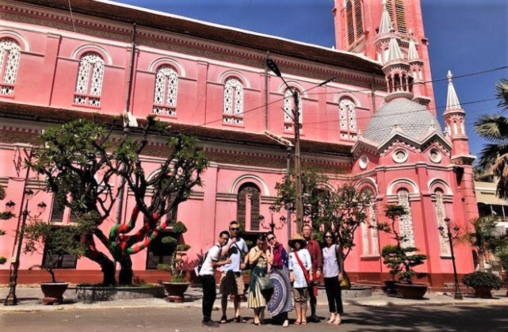 タンディン教会を完全ガイド！ベトナム屈指のSNS映えスポットを訪問
