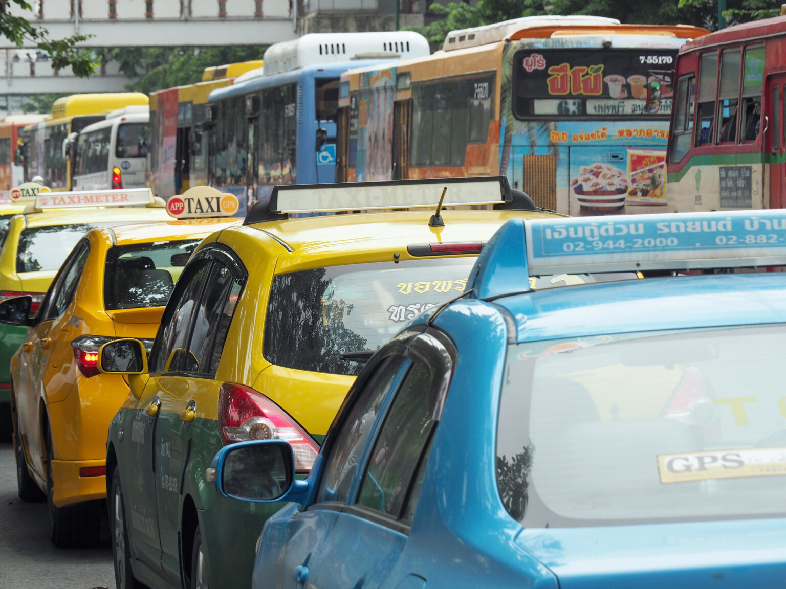 メークロン市場を完全ガイド！SNS映えする列車の風景を楽しもう
