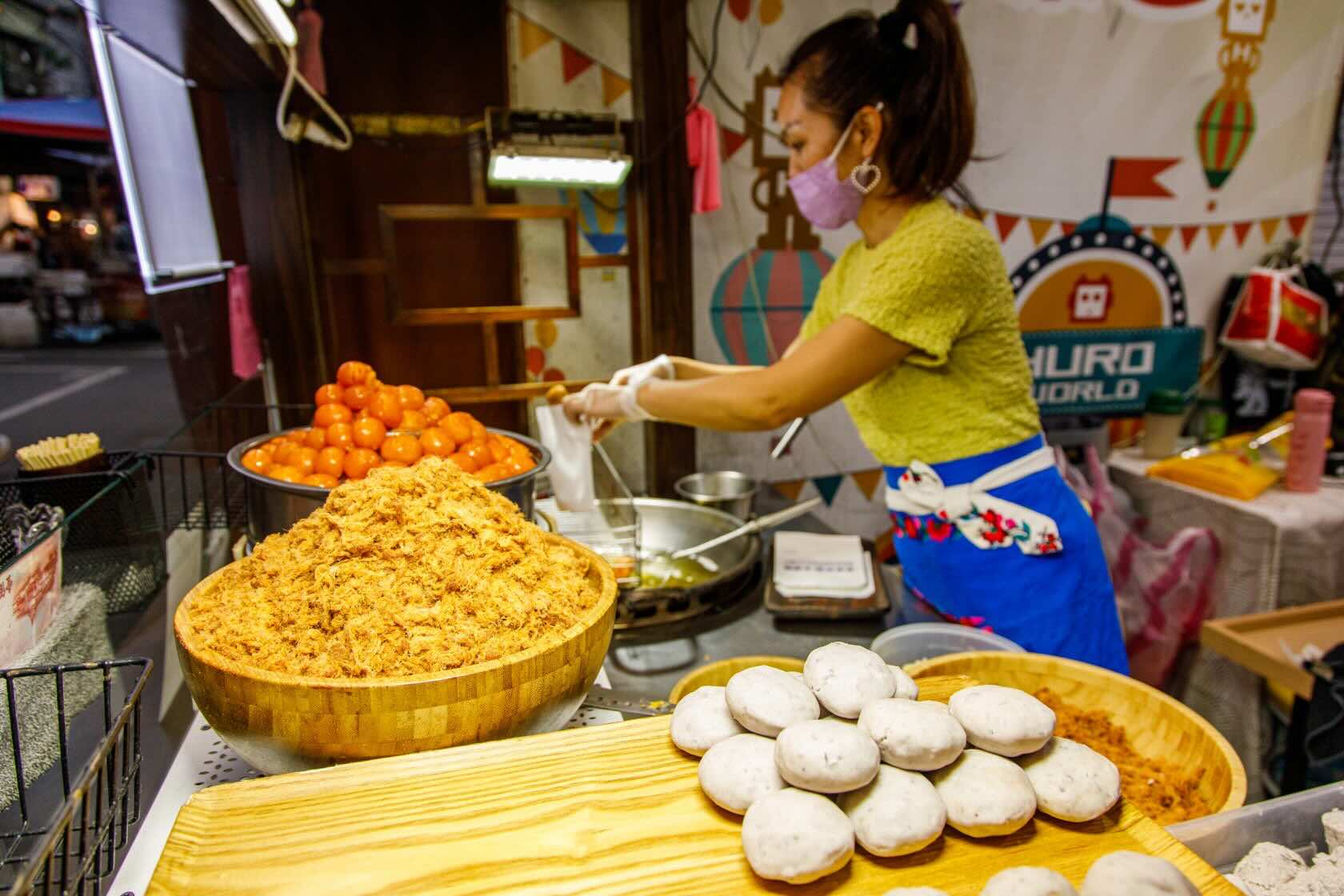 【台灣】饒河夜市2025｜饒河夜市美食必食推介！附近景點、交通全攻略