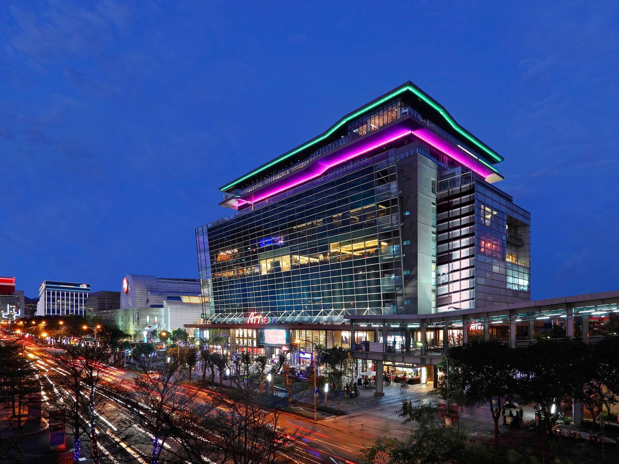 【台灣】饒河夜市2025｜饒河夜市美食必食推介！附近景點、交通全攻略